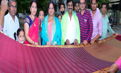 పట్టుచీరపై రామకోటి, రామాయణ గాధ బొమ్మలు... అద్భుతః! | మైతెలంగాణ.కామ్